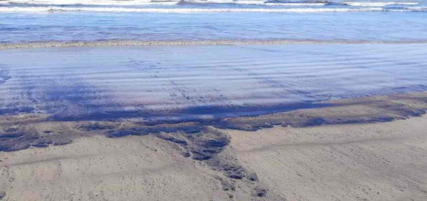 Denuncian nuevo derrame petrolero en Golfo Triste (Audio Noticia) - La ...