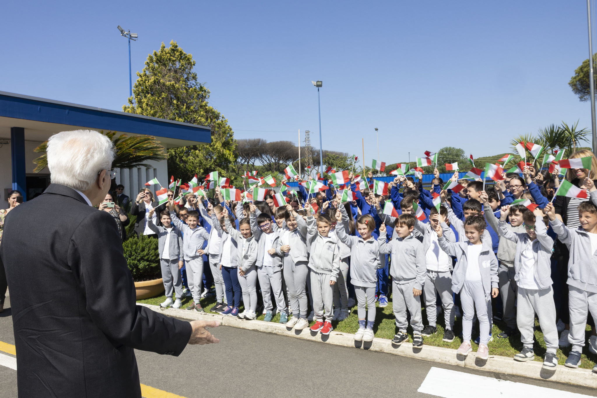 Mattarella per il Primo Maggio: “Salari troppo bassi, il lavoro sia ...